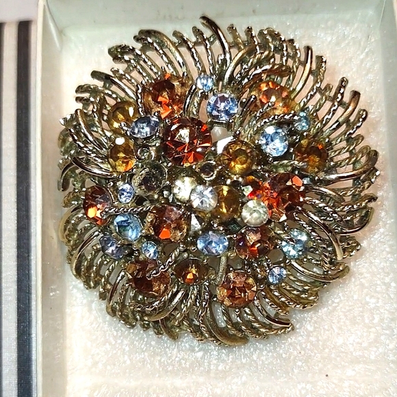 Lisner Jewelry | Jewelry | Vintage Lisner Brooch | Poshmark